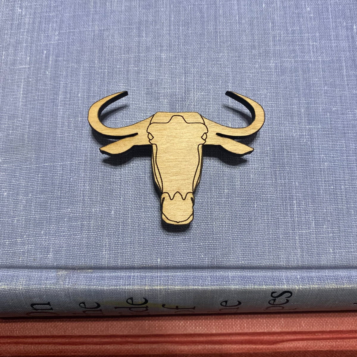 Micro Wildebeest Bust – Rack and Plume